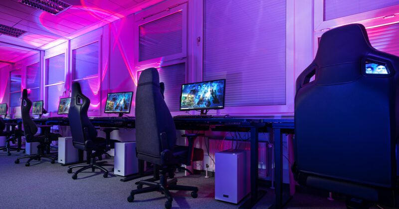 Top 10 Popular Metaverse Games To Explore Right Now