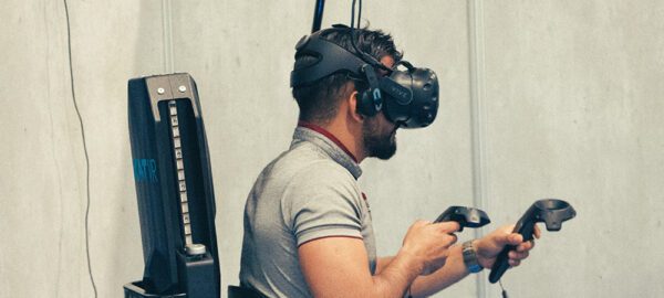 Virtual Reality; Discover VR, Its Components, Technology & Players